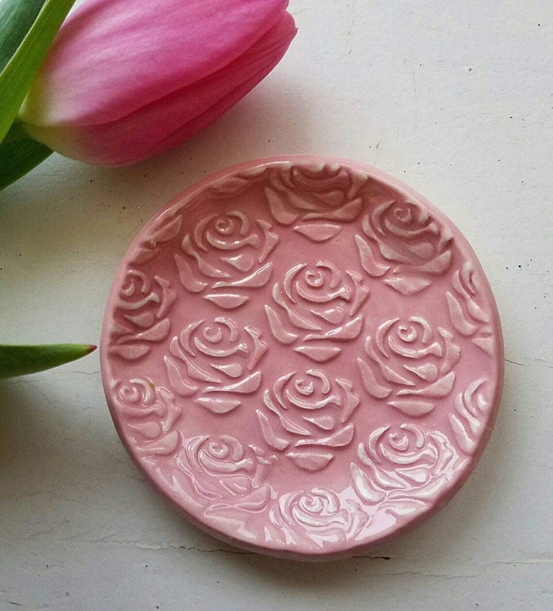 17 Refreshing Rose-Themed Bedroom Ideas - hausvibe